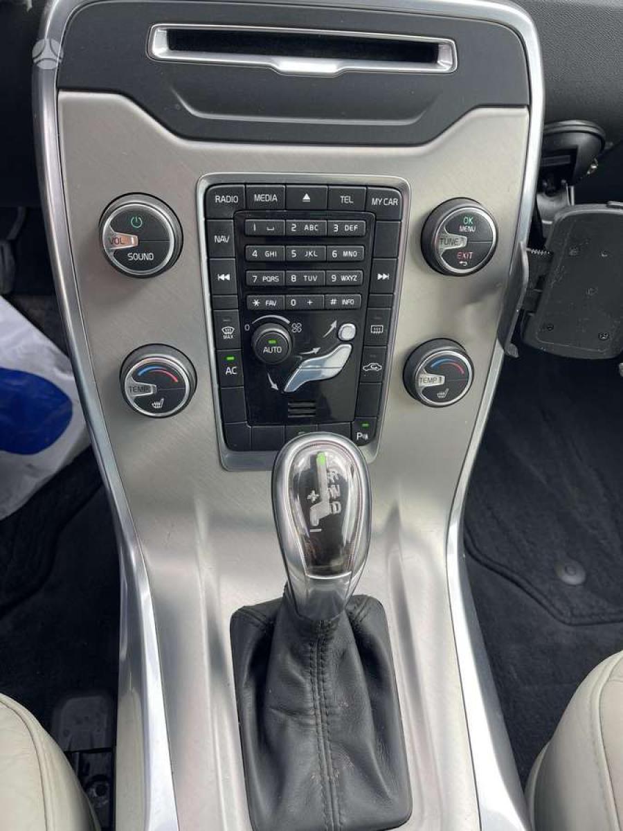 Grey Volvo V70 2013 in Kaunas, with an engine capacity of 1.98 L and mileage of 268 thousand km for 5850 €, photo 23 on AUTOMOTO.COM.LV