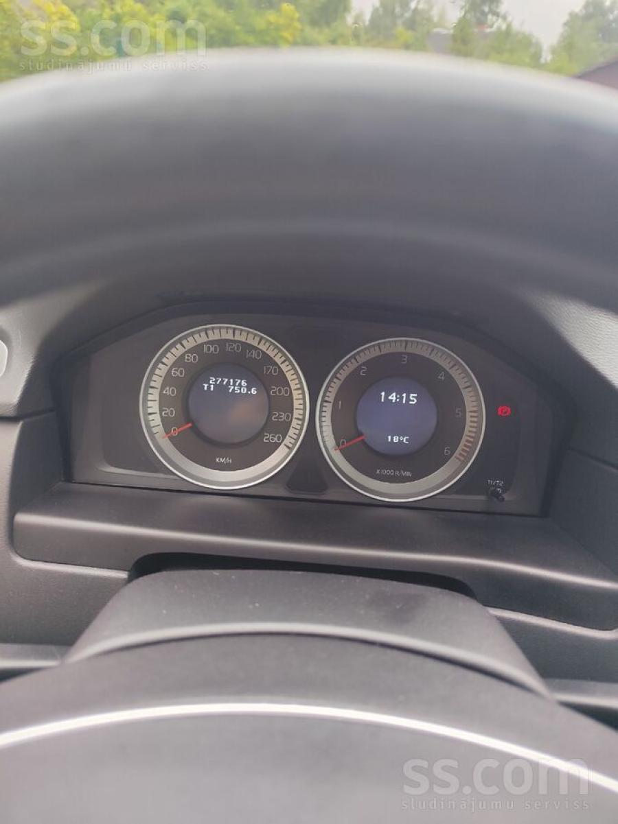 Pelēks Volvo V70 2013 Rīga, ar dzinēja tilpumu 2.00 L un nobraukumu 277 tūkst. km par 6800 €, foto 3 vietnē AUTOMOTO.COM.LV