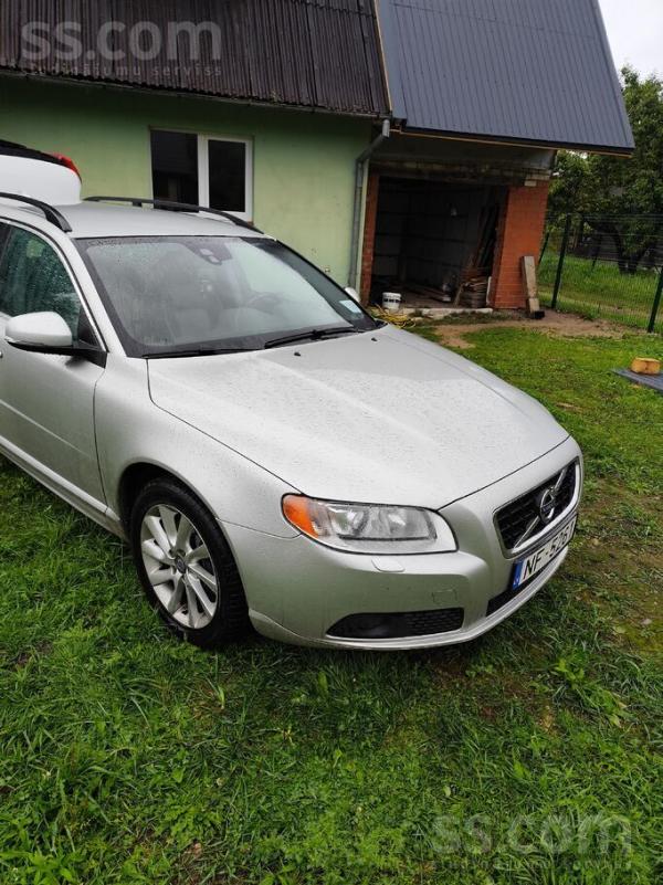 Grey Volvo V70 2013 in Riga, with an engine capacity of 2.00 L and mileage of 277 thousand km for 6800 €, photo 1 on AUTOMOTO.COM.LV