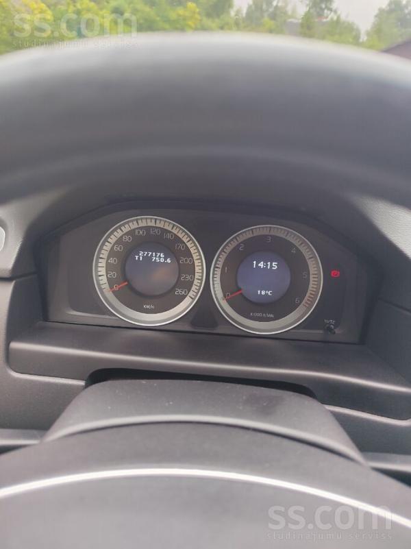 Grey Volvo V70 2013 in Riga, with an engine capacity of 2.00 L and mileage of 277 thousand km for 6800 €, photo 3 on AUTOMOTO.COM.LV