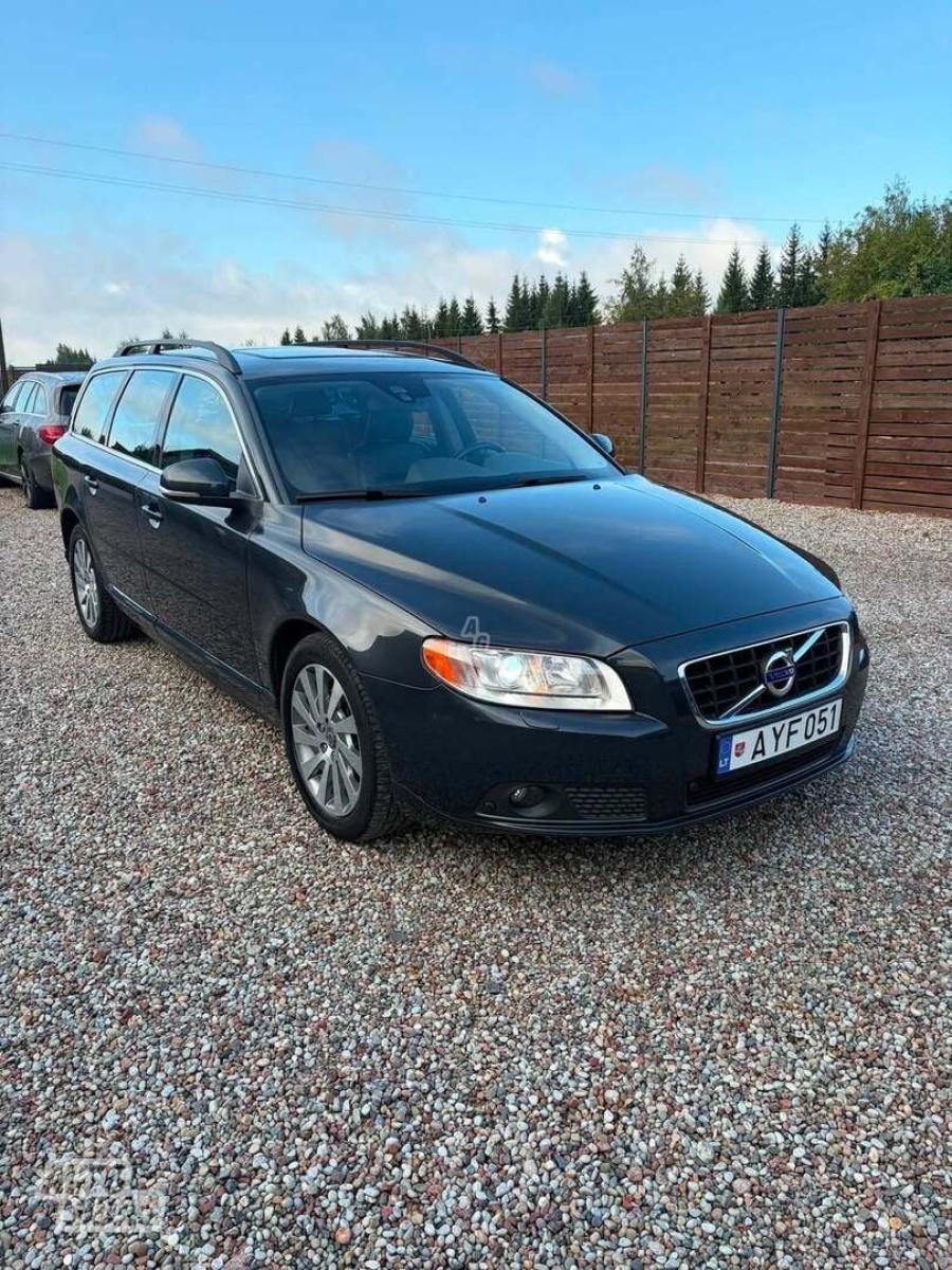 Pelēks Volvo V70 2013 Klaipėda, ar dzinēja tilpumu 2.00 L un nobraukumu 265 tūkst. km par 5700 €, foto 1 vietnē AUTOMOTO.COM.LV