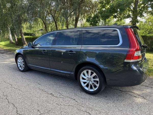 Pelēks Volvo V70 2013 Alīta, ar dzinēja tilpumu 1.97 L un nobraukumu 265 tūkst. km par 5700 €, foto 8 vietnē AUTOMOTO.COM.LV