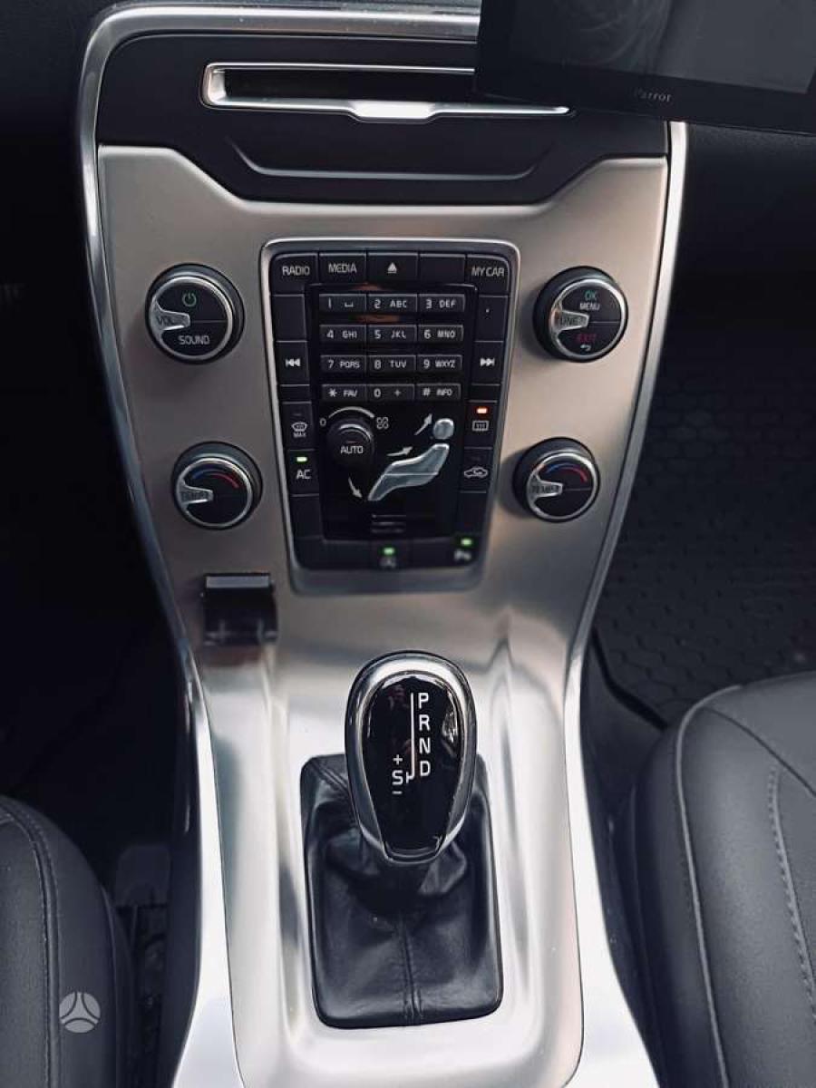 Pelēks Volvo V70 2013 Utena, ar dzinēja tilpumu 1.98 L un nobraukumu 419 tūkst. km par 5950 €, foto 7 vietnē AUTOMOTO.COM.LV