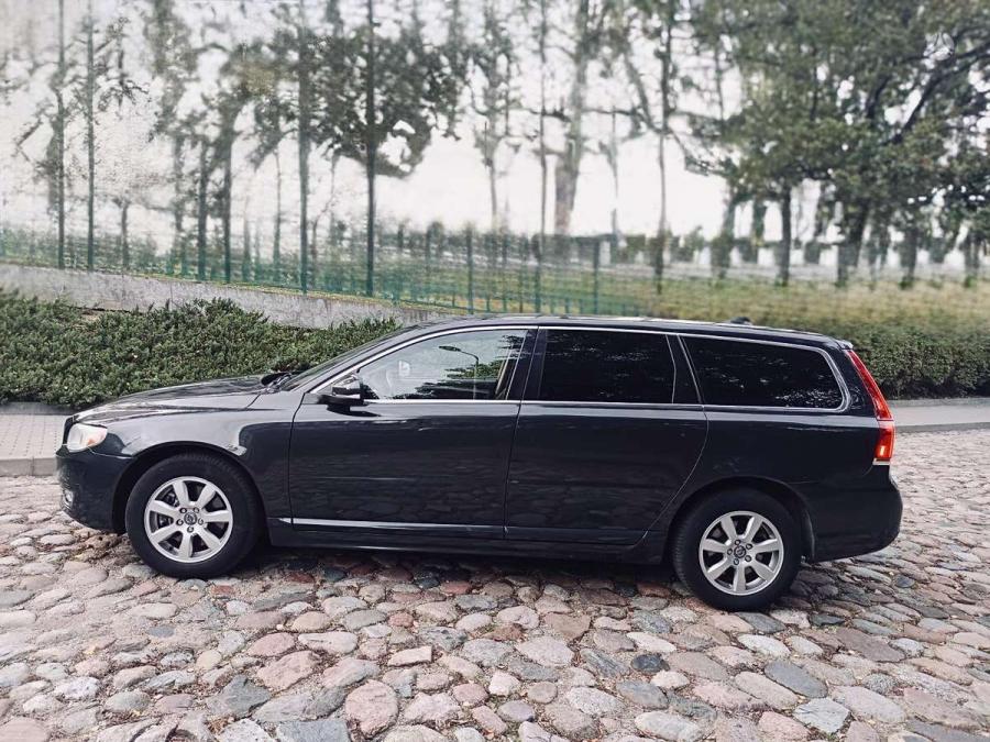 Pelēks Volvo V70 2013 Utena, ar dzinēja tilpumu 1.98 L un nobraukumu 419 tūkst. km par 5950 €, foto 30 vietnē AUTOMOTO.COM.LV