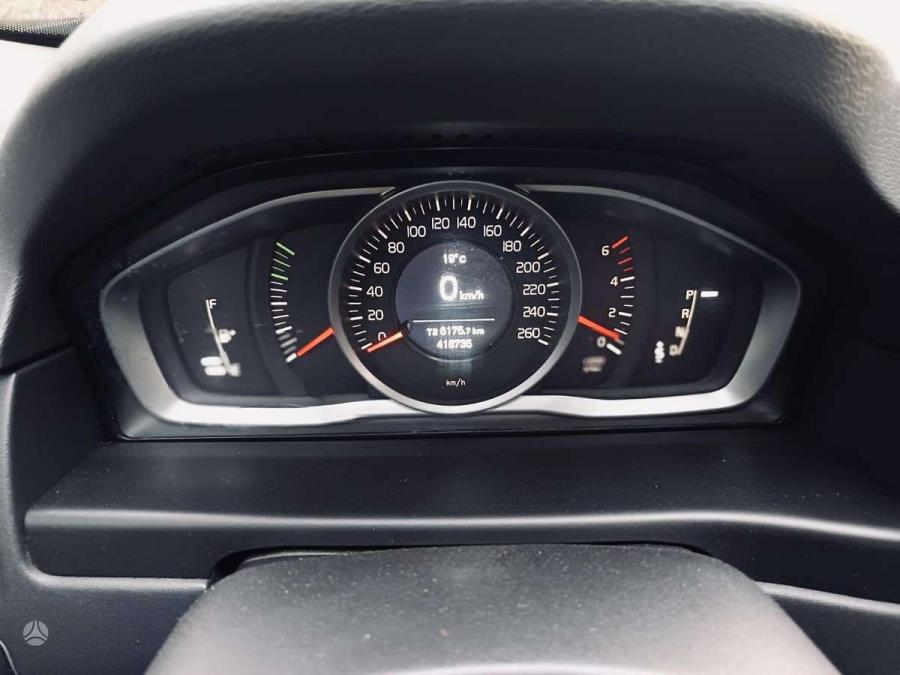 Pelēks Volvo V70 2013 Utena, ar dzinēja tilpumu 1.98 L un nobraukumu 419 tūkst. km par 5950 €, foto 39 vietnē AUTOMOTO.COM.LV
