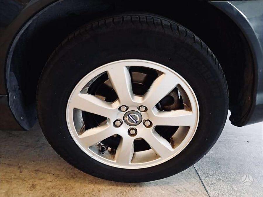 Pelēks Volvo V70 2013 Utena, ar dzinēja tilpumu 1.98 L un nobraukumu 419 tūkst. km par 5950 €, foto 46 vietnē AUTOMOTO.COM.LV