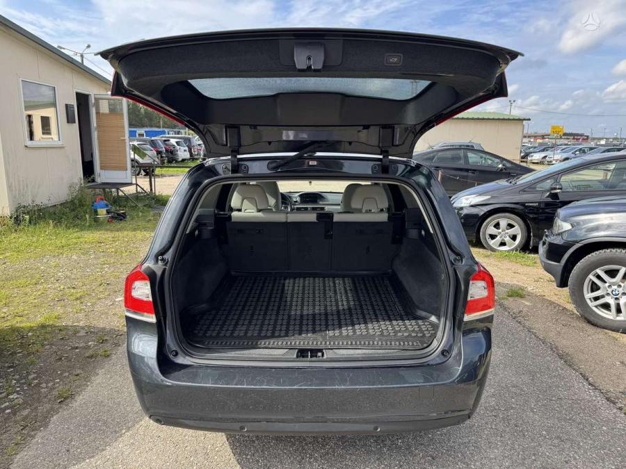 Grey Volvo V70 2013 in Vilnius, with an engine capacity of 1.56 L and mileage of 297 thousand km for 6200 €, photo 6 on AUTOMOTO.COM.LV