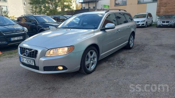 Pelēks Volvo V70 2013 Daugavpils, ar dzinēja tilpumu 2.00 L un nobraukumu 0 tūkst. km par 7150 €, foto 1 vietnē AUTOMOTO.COM.LV