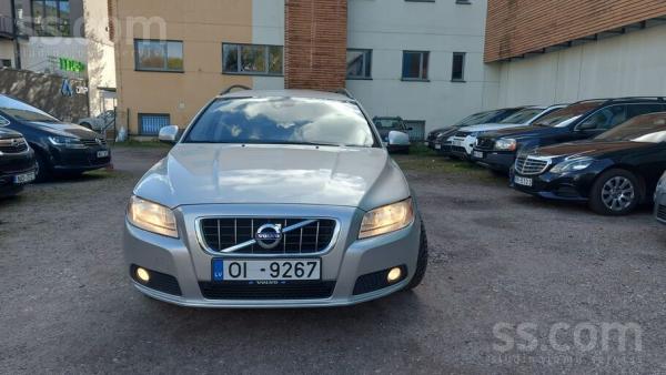 Pelēks Volvo V70 2013 Daugavpils, ar dzinēja tilpumu 2.00 L un nobraukumu 0 tūkst. km par 7150 €, foto 3 vietnē AUTOMOTO.COM.LV