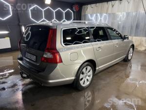 Grey Volvo V70 2013 in Jelgava, with an engine capacity of 2.40 L and mileage of 384 thousand km for 6300 €, photo 4 on AUTOMOTO.COM.LV