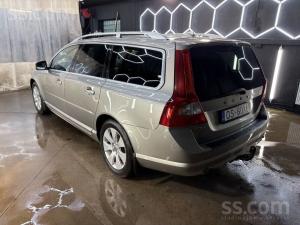 Grey Volvo V70 2013 in Jelgava, with an engine capacity of 2.40 L and mileage of 384 thousand km for 6300 €, photo 5 on AUTOMOTO.COM.LV