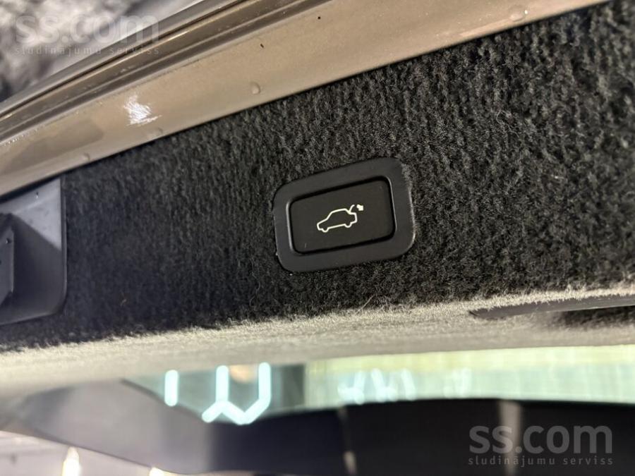 Grey Volvo V70 2013 in Jelgava, with an engine capacity of 2.40 L and mileage of 384 thousand km for 6300 €, photo 9 on AUTOMOTO.COM.LV