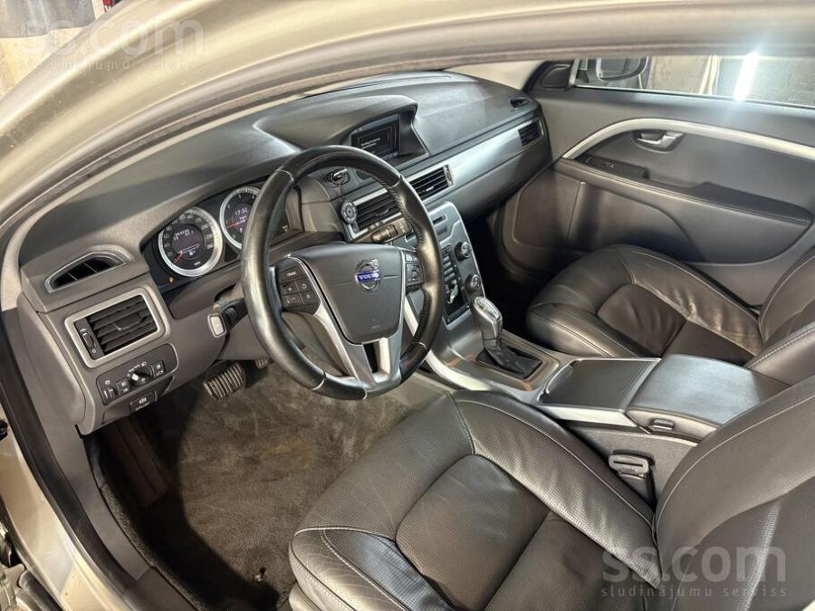 Grey Volvo V70 2013 in Jelgava, with an engine capacity of 2.40 L and mileage of 384 thousand km for 6300 €, photo 10 on AUTOMOTO.COM.LV