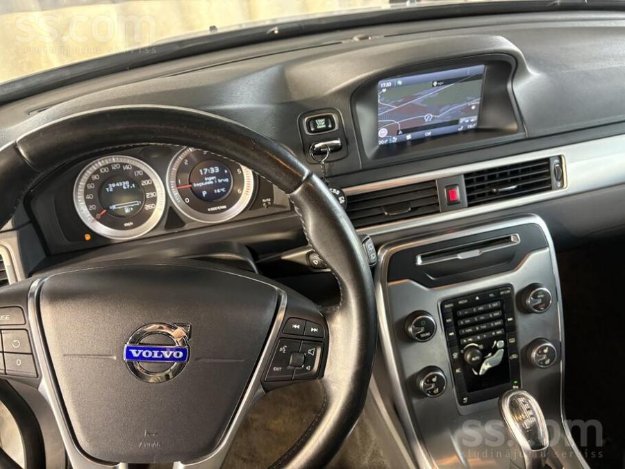 Grey Volvo V70 2013 in Jelgava, with an engine capacity of 2.40 L and mileage of 384 thousand km for 6300 €, photo 11 on AUTOMOTO.COM.LV