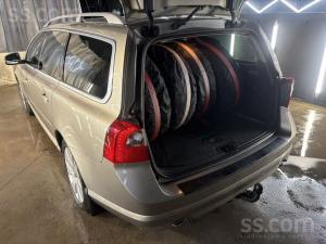 Grey Volvo V70 2013 in Jelgava, with an engine capacity of 2.40 L and mileage of 384 thousand km for 6300 €, photo 17 on AUTOMOTO.COM.LV
