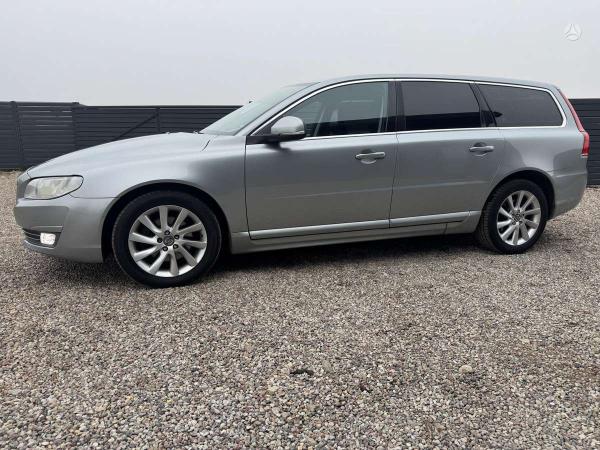 Grey Volvo V70 2014 in Alytus, with an engine capacity of 1.98 L and mileage of 249 thousand km for 5999 €, photo 3 on AUTOMOTO.COM.LV