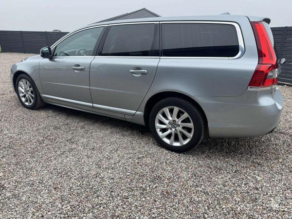 Grey Volvo V70 2014 in Alytus, with an engine capacity of 1.98 L and mileage of 249 thousand km for 5999 €, photo 4 on AUTOMOTO.COM.LV