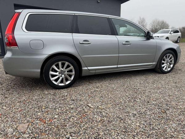 Grey Volvo V70 2014 in Alytus, with an engine capacity of 1.98 L and mileage of 249 thousand km for 5999 €, photo 8 on AUTOMOTO.COM.LV
