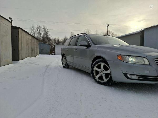 Grey Volvo V70 2014 in Siauliai, with an engine capacity of 1.98 L and mileage of 281 thousand km for 5500 €, photo 8 on AUTOMOTO.COM.LV