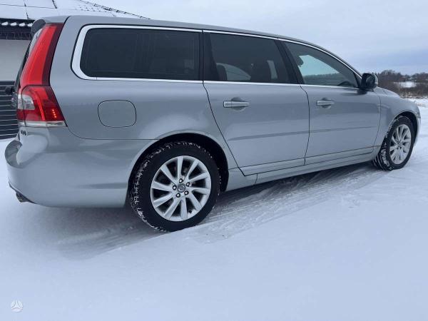 Grey Volvo V70 2014 in Alytus, with an engine capacity of 1.98 L and mileage of 249 thousand km for 5850 €, photo 7 on AUTOMOTO.COM.LV