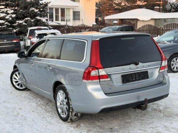 Grey Volvo V70 2014 in Utena, with an engine capacity of 1.98 L and mileage of 289 thousand km for 5990 €, photo 5 on AUTOMOTO.COM.LV
