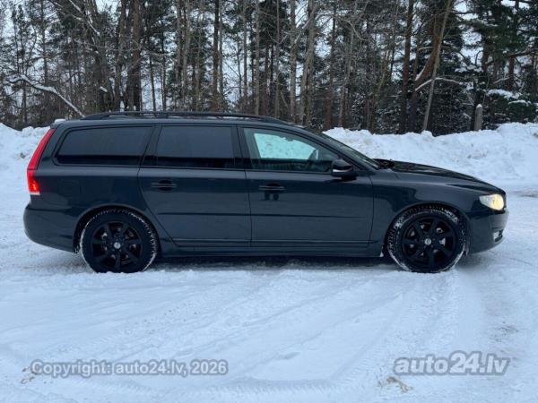 Grey Volvo V70 2014 in Tallinn, with an engine capacity of 2.00 L and mileage of 294 thousand km for 7950 €, photo 7 on AUTOMOTO.COM.LV