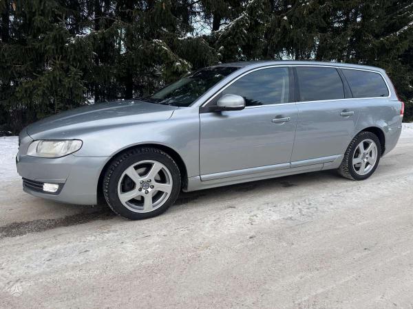 Pelēks Volvo V70 2014 Alīta, ar dzinēja tilpumu 1.98 L un nobraukumu 249 tūkst. km par 5499 €, foto 1 vietnē AUTOMOTO.COM.LV