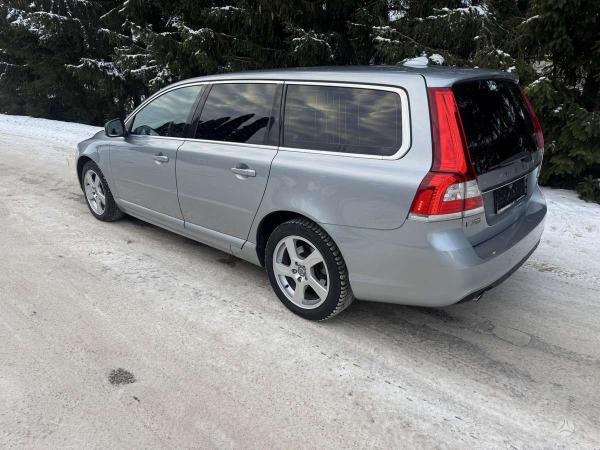 Pelēks Volvo V70 2014 Alīta, ar dzinēja tilpumu 1.98 L un nobraukumu 249 tūkst. km par 5499 €, foto 5 vietnē AUTOMOTO.COM.LV