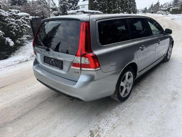 Pelēks Volvo V70 2014 Alīta, ar dzinēja tilpumu 1.98 L un nobraukumu 249 tūkst. km par 5499 €, foto 7 vietnē AUTOMOTO.COM.LV
