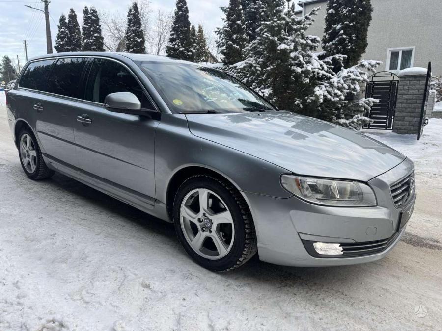 Grey Volvo V70 2014 in Alytus, with an engine capacity of 1.98 L and mileage of 249 thousand km for 5499 €, photo 8 on AUTOMOTO.COM.LV