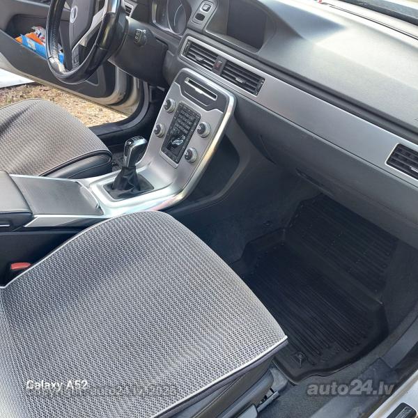 Pelēks Volvo V70 2014 Tallina, ar dzinēja tilpumu 2.00 L un nobraukumu 173 tūkst. km par 5500 €, foto 6 vietnē AUTOMOTO.COM.LV