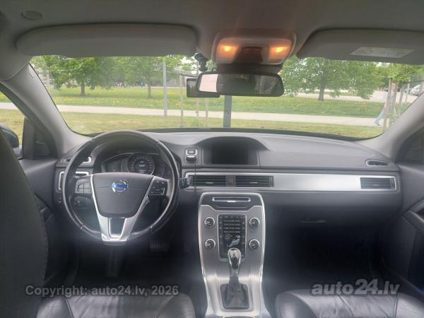 Grey Volvo V70 2014 in Tartu, with an engine capacity of 2.00 L and mileage of 237 thousand km for 9999 €, photo 3 on AUTOMOTO.COM.LV