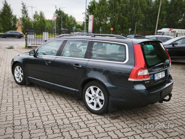 Grey Volvo V70 2014 in Tartu, with an engine capacity of 2.00 L and mileage of 238 thousand km for 9490 €, photo 2 on AUTOMOTO.COM.LV