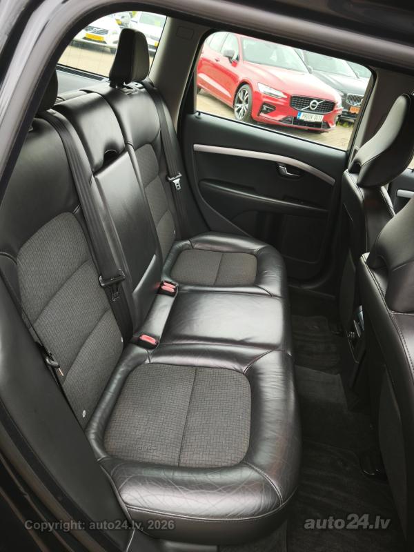 Grey Volvo V70 2014 in Tartu, with an engine capacity of 2.00 L and mileage of 238 thousand km for 9490 €, photo 4 on AUTOMOTO.COM.LV