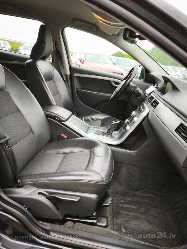 Grey Volvo V70 2014 in Tartu, with an engine capacity of 2.00 L and mileage of 238 thousand km for 9490 €, photo 5 on AUTOMOTO.COM.LV