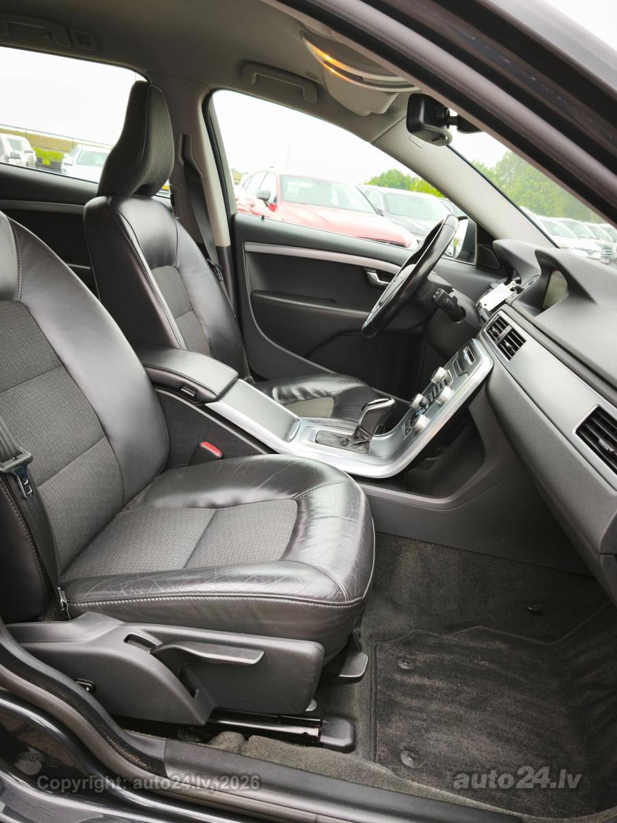 Grey Volvo V70 2014 in Tartu, with an engine capacity of 2.00 L and mileage of 238 thousand km for 9490 €, photo 6 on AUTOMOTO.COM.LV