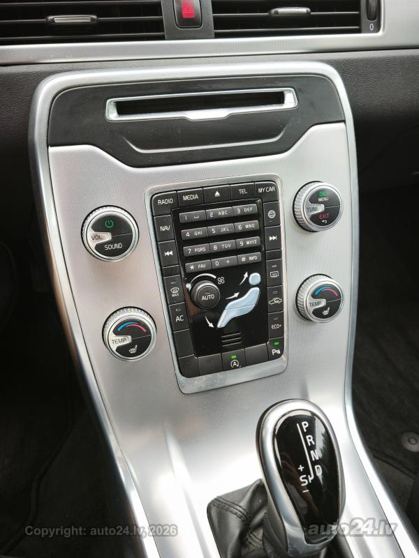 Grey Volvo V70 2014 in Tartu, with an engine capacity of 2.00 L and mileage of 238 thousand km for 9490 €, photo 10 on AUTOMOTO.COM.LV