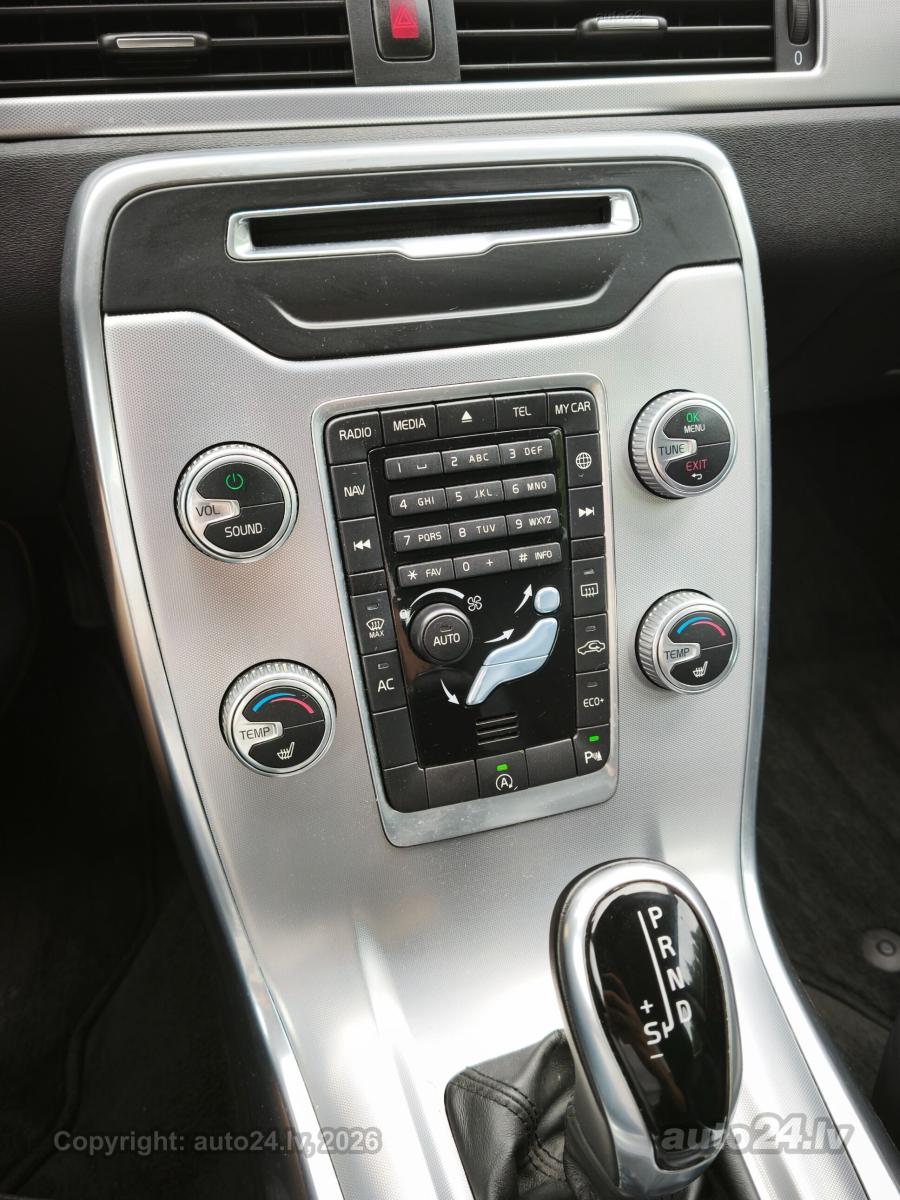 Grey Volvo V70 2014 in Tartu, with an engine capacity of 2.00 L and mileage of 238 thousand km for 9490 €, photo 11 on AUTOMOTO.COM.LV