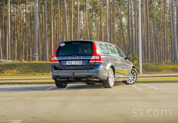 Grey Volvo V70 2014 in Riga, with an engine capacity of 2.00 L and mileage of 180 thousand km for 6390 €, photo 6 on AUTOMOTO.COM.LV