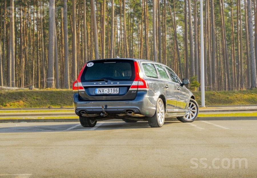 Pelēks Volvo V70 2014 Rīga, ar dzinēja tilpumu 2.00 L un nobraukumu 180 tūkst. km par 6390 €, foto 7 vietnē AUTOMOTO.COM.LV