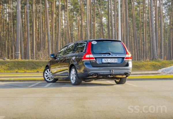 Grey Volvo V70 2014 in Riga, with an engine capacity of 2.00 L and mileage of 180 thousand km for 6390 €, photo 8 on AUTOMOTO.COM.LV