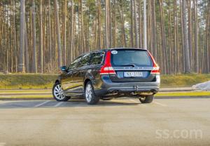 Pelēks Volvo V70 2014 Rīga, ar dzinēja tilpumu 2.00 L un nobraukumu 180 tūkst. km par 6390 €, foto 9 vietnē AUTOMOTO.COM.LV
