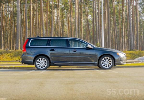 Grey Volvo V70 2014 in Riga, with an engine capacity of 2.00 L and mileage of 180 thousand km for 6390 €, photo 9 on AUTOMOTO.COM.LV