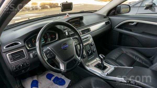Grey Volvo V70 2014 in Riga, with an engine capacity of 2.00 L and mileage of 180 thousand km for 6390 €, photo 10 on AUTOMOTO.COM.LV