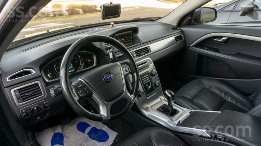Pelēks Volvo V70 2014 Rīga, ar dzinēja tilpumu 2.00 L un nobraukumu 180 tūkst. km par 6390 €, foto 11 vietnē AUTOMOTO.COM.LV