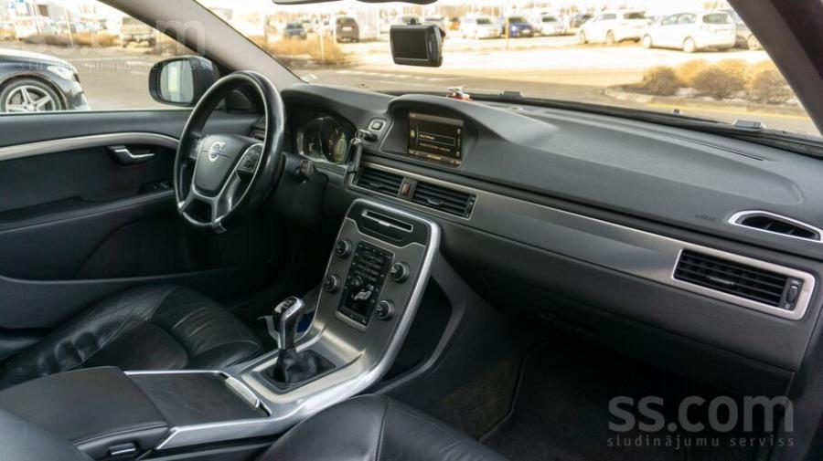 Pelēks Volvo V70 2014 Rīga, ar dzinēja tilpumu 2.00 L un nobraukumu 180 tūkst. km par 6390 €, foto 12 vietnē AUTOMOTO.COM.LV