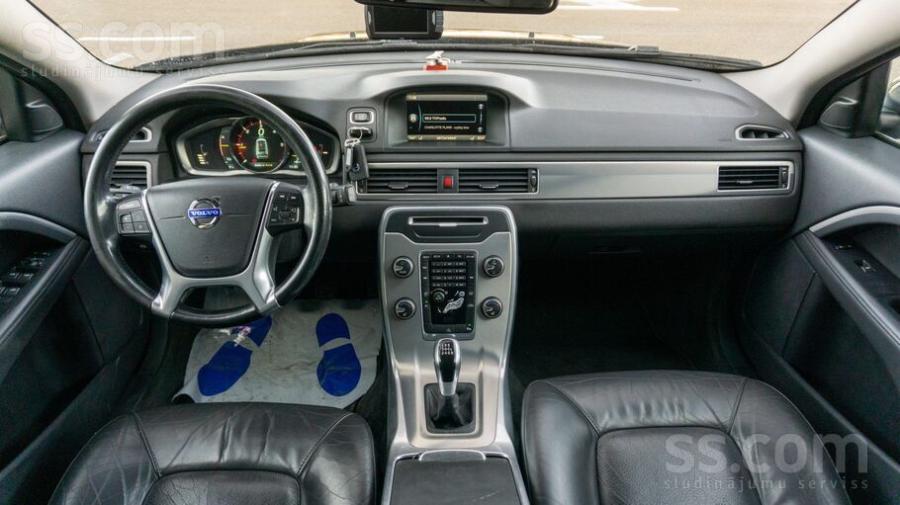 Pelēks Volvo V70 2014 Rīga, ar dzinēja tilpumu 2.00 L un nobraukumu 180 tūkst. km par 6390 €, foto 13 vietnē AUTOMOTO.COM.LV