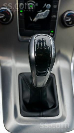 Pelēks Volvo V70 2014 Rīga, ar dzinēja tilpumu 2.00 L un nobraukumu 180 tūkst. km par 6390 €, foto 16 vietnē AUTOMOTO.COM.LV