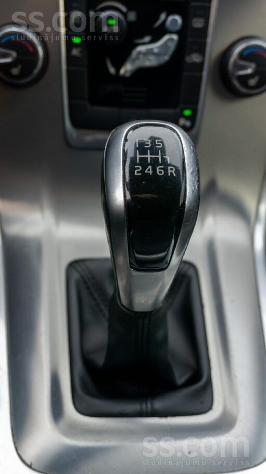 Pelēks Volvo V70 2014 Rīga, ar dzinēja tilpumu 2.00 L un nobraukumu 180 tūkst. km par 6390 €, foto 16 vietnē AUTOMOTO.COM.LV