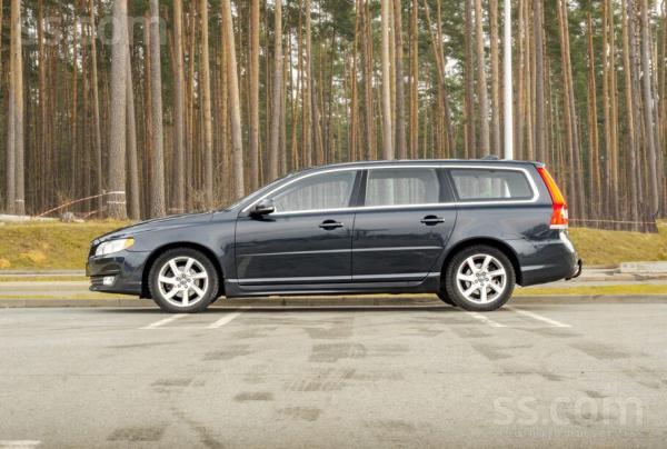 Grey Volvo V70 2014 in Riga, with an engine capacity of 2.00 L and mileage of 300 thousand km for 5390 €, photo 4 on AUTOMOTO.COM.LV